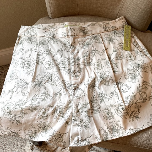 Gianni Bini | Shorts | Nwt Gianni Bini Pleated Shorts | Poshmark